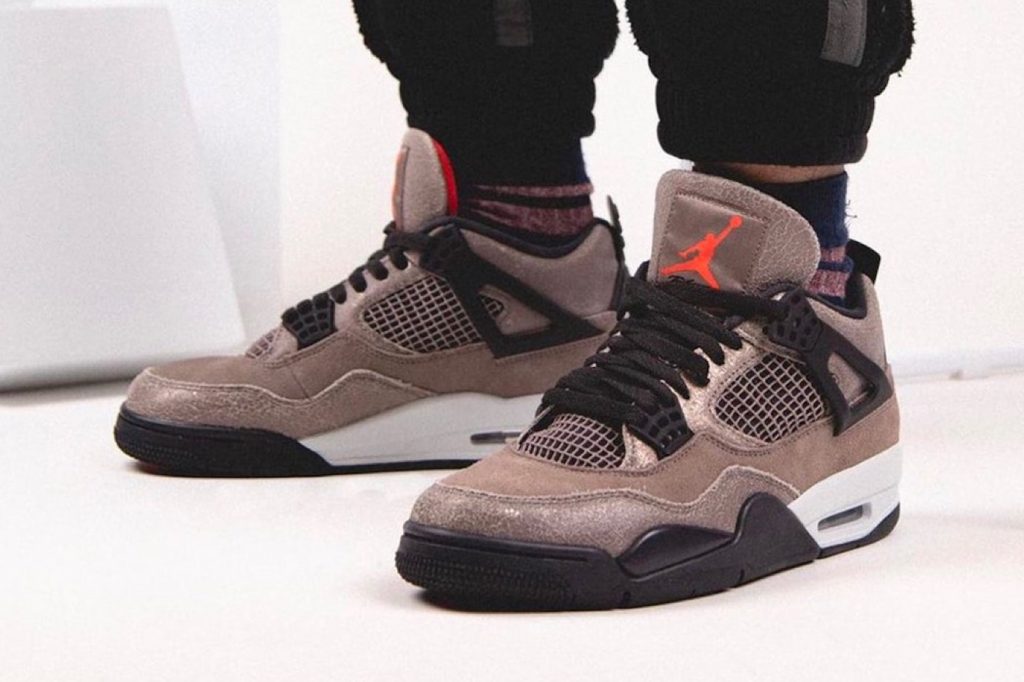 Reviving the Classic: Air Jordan 4 Netting and Midsole Maintenance ...